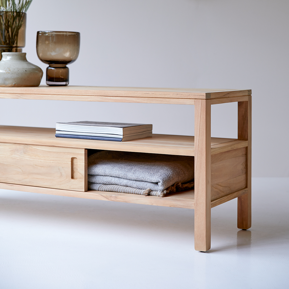 Tikamoon : Anton - Mueble de TV en teca maciza 130 cm