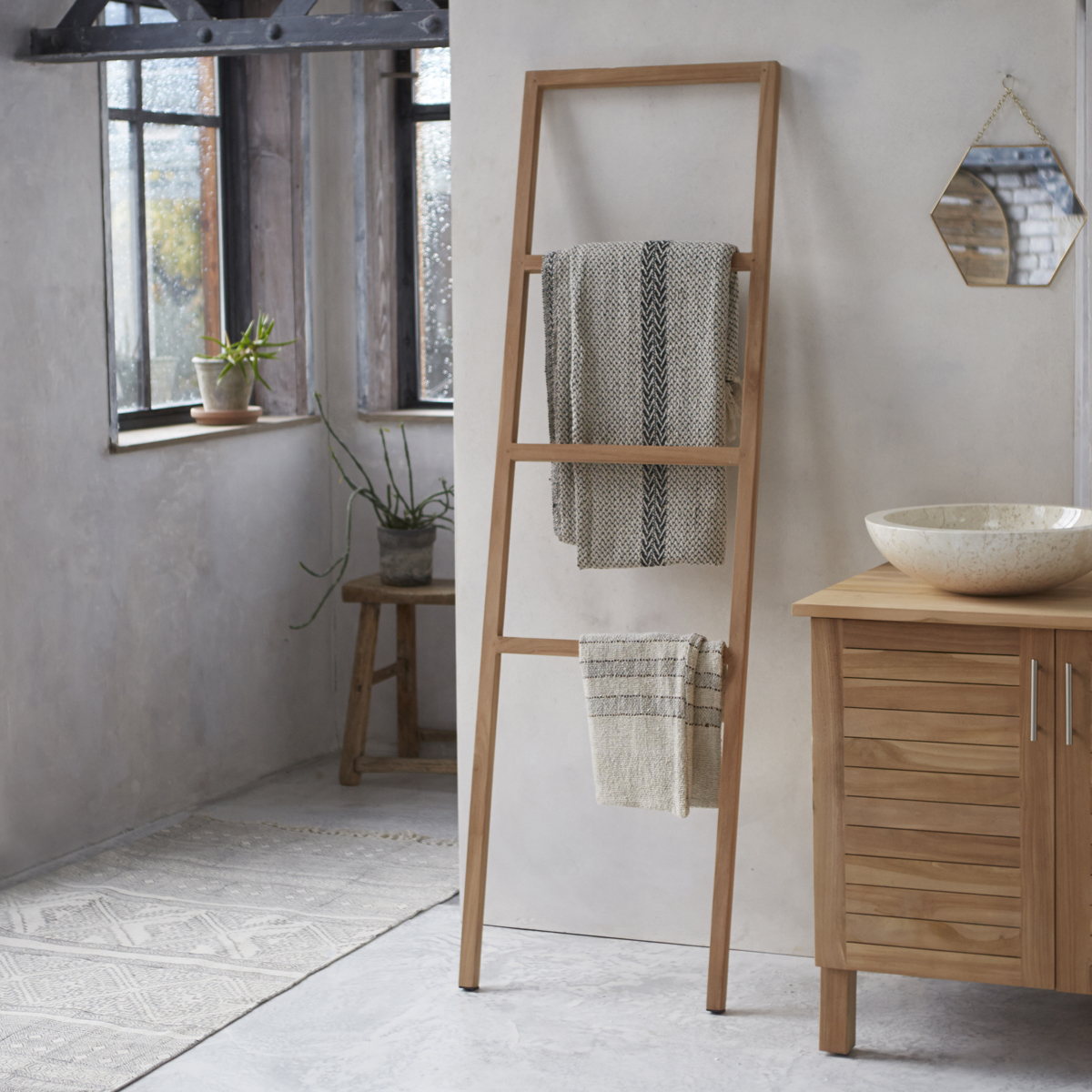 Tikamoon : Galyno - Solid teak Towel rack