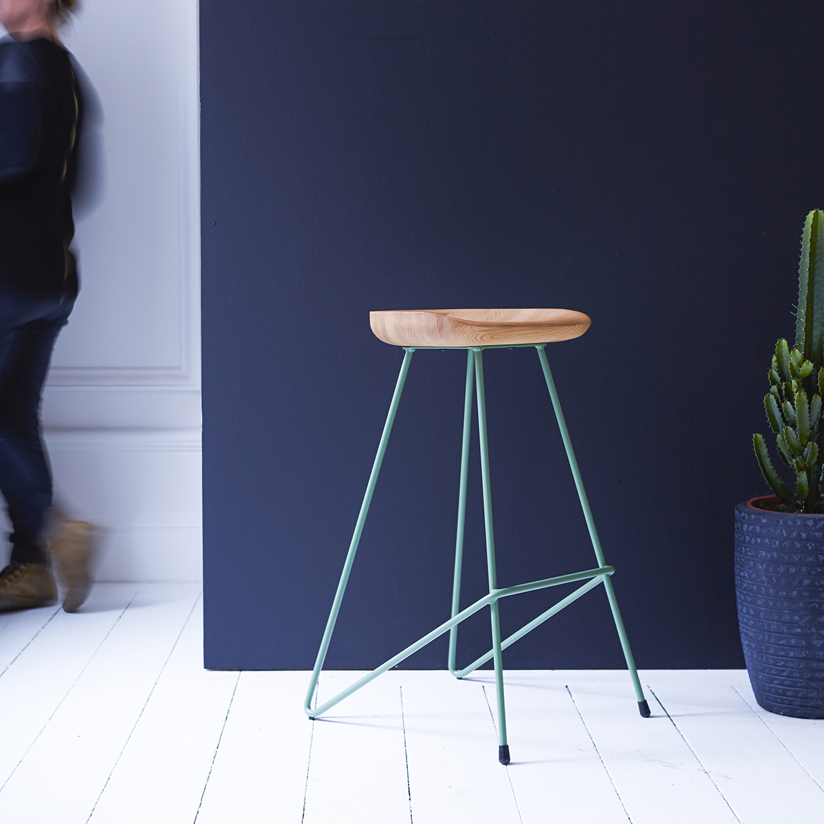 Tikamoon : Mari - Lichen solid ash and metal Bar Stool