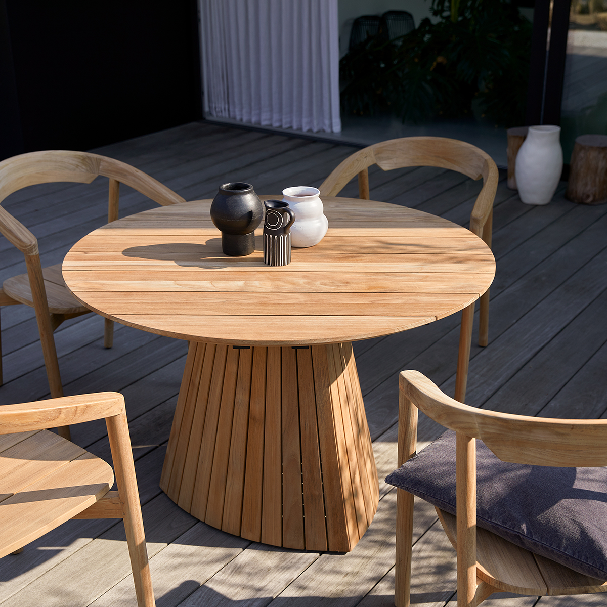 Round table in solid teak, seats 6 people - Outdoor furniture